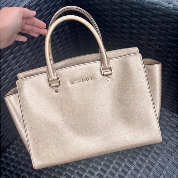 Michael Kors | Bags | Michael Kors Selma Medium Handbag | Poshmark